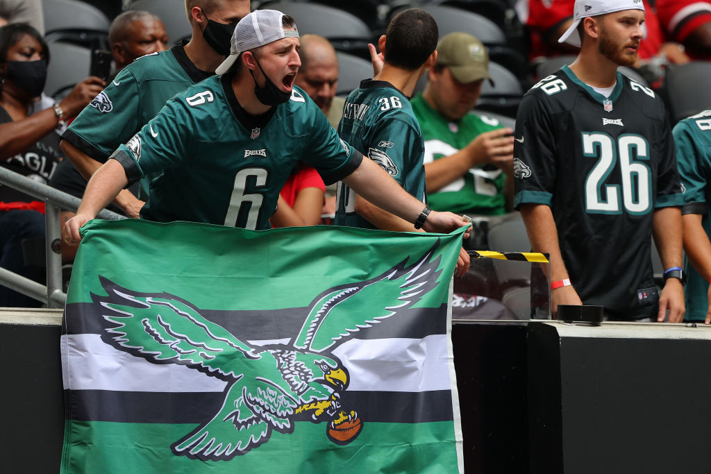 Eagles Fan Passes Out From Yelling, Wakes Up In Hospital To Win