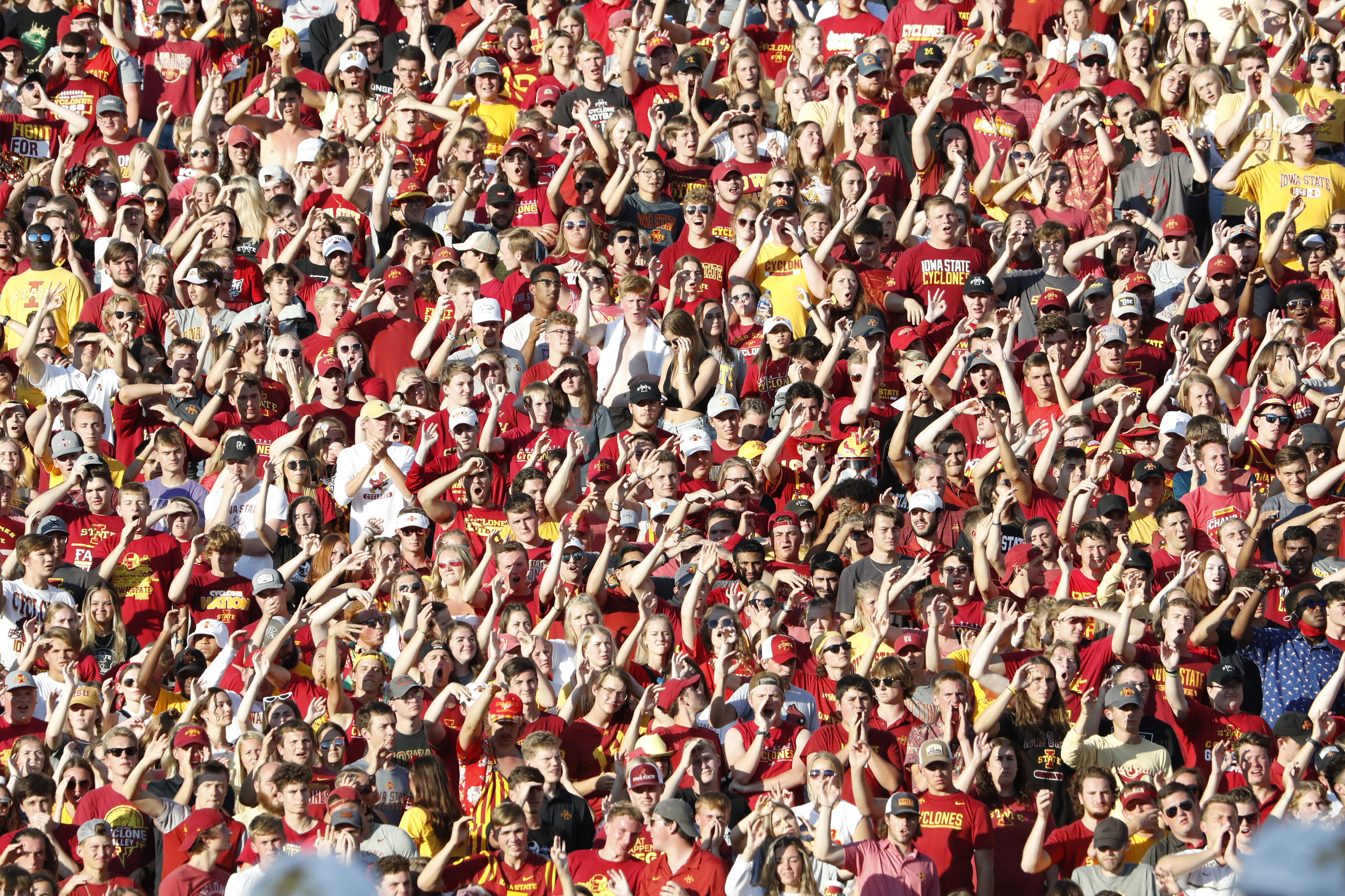 Iowa State Allows Fans To Bring Thanksgiving Leftovers To Football Game