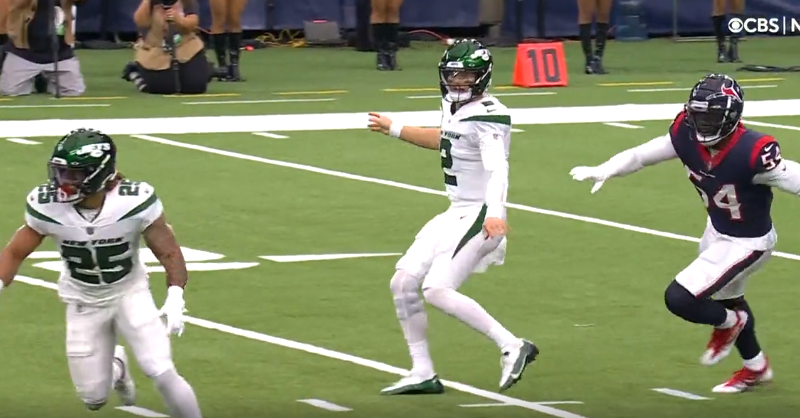 Jets QB Zach Wilson Throws Bizarre Interception Off Teammate's Back And ...