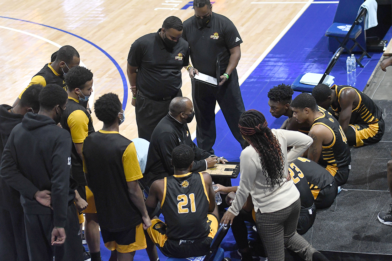 Arkansas Pine-Bluff Coach Calls Timeout, Players Run Sprints Mid-Game