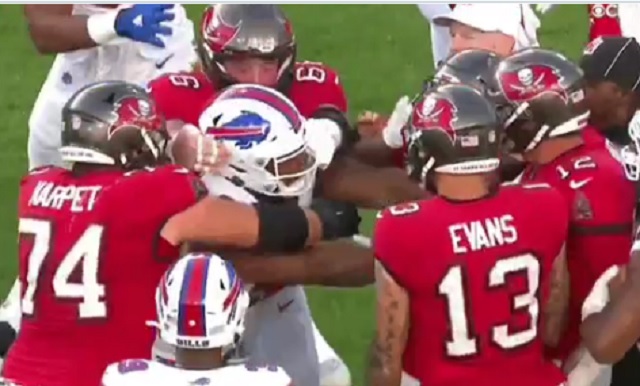 A Heated Tom Brady Was Ready To Fight Bills Defensive Lineman Ed Oliver ...