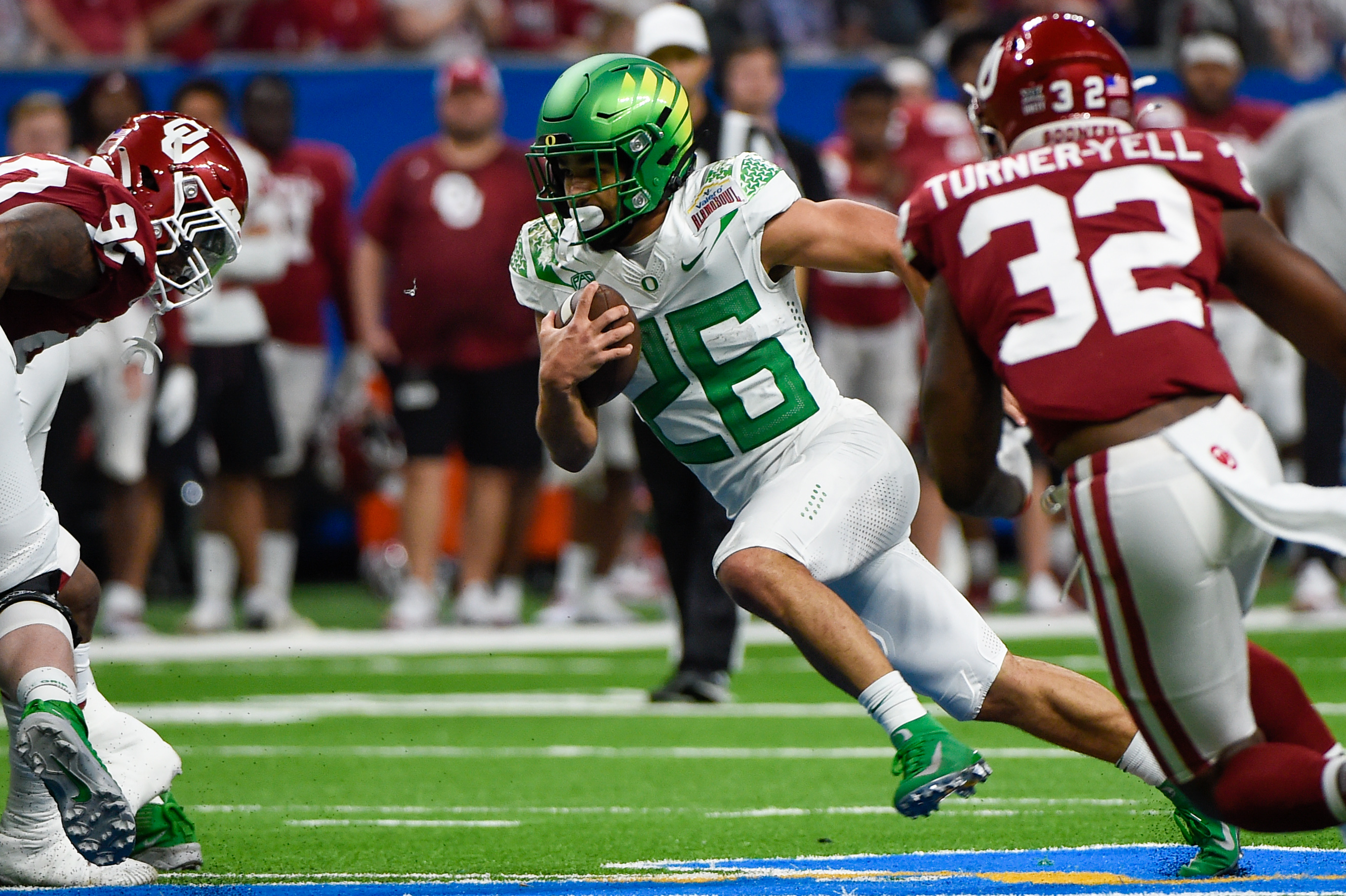 Oregon Loses Star Running Back, Travis Dye, To The Transfer Portal