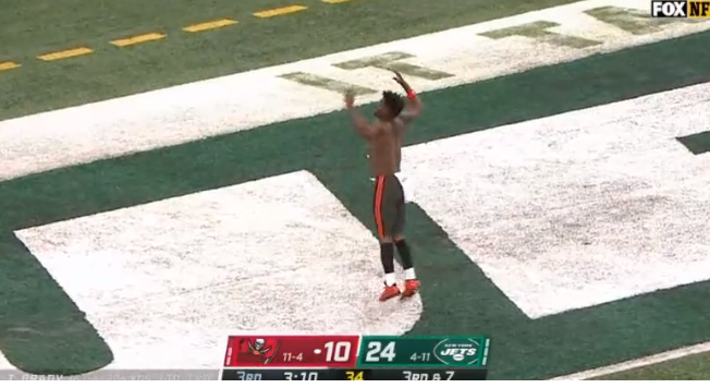 Antonio Brown Has A Complete Meltdown, Takes Off His Shirt, And Runs On ...