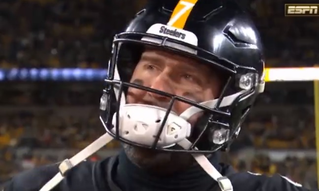 An Emotional Ben Roethlisberger Fights Back Tears During Final Postgame ...