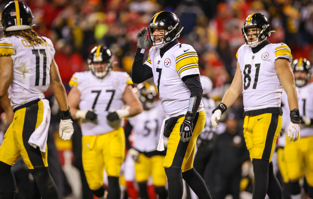 One Quarterback Establishing Himself As Favorite For Pittsburgh Steelers