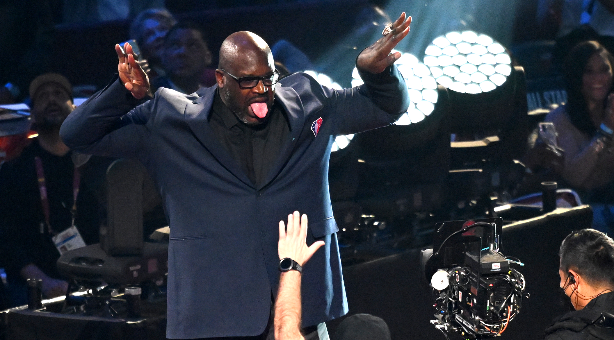 Shaquille O'Neal Gives Family In Need A $1,000 Tip And New Cars