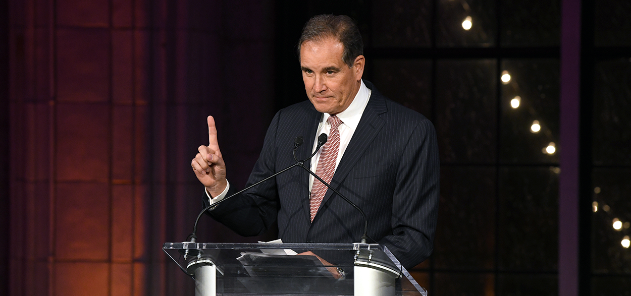 Jim Nantz's Hilariously Inappropriate Blunder Goes Viral After Misspeak