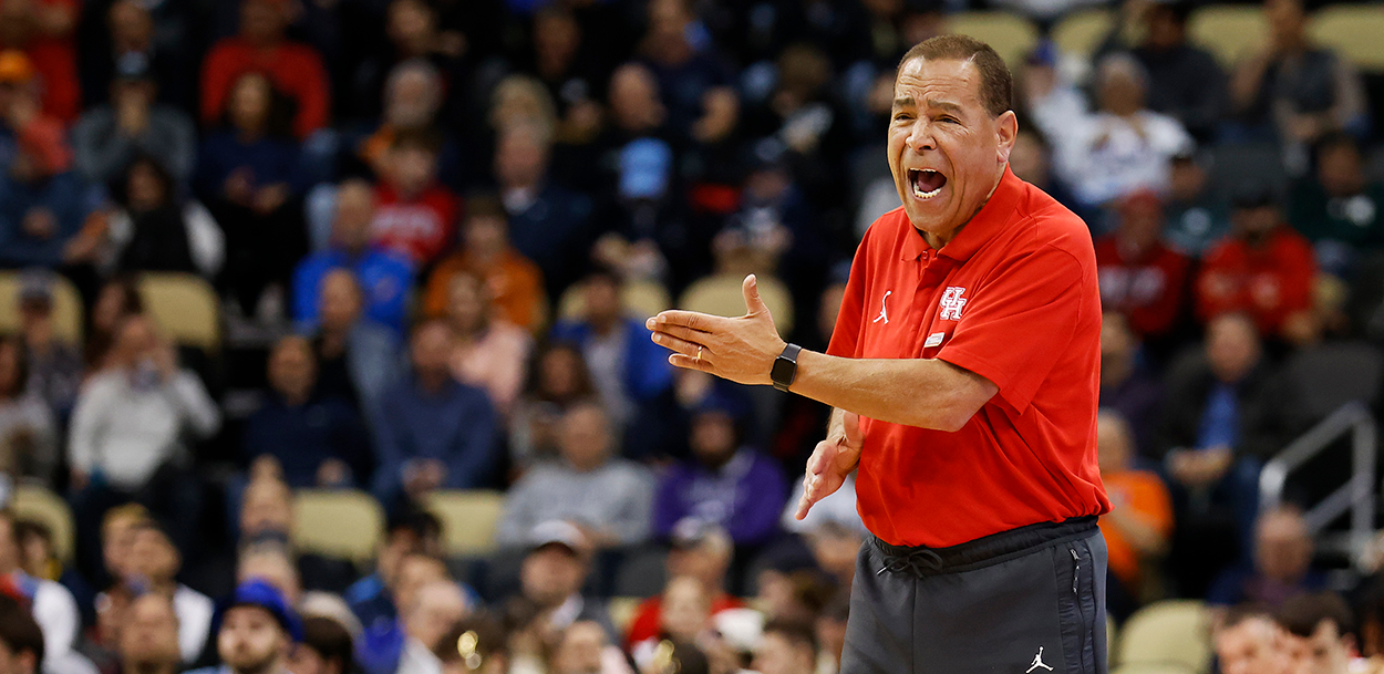 Houston's 66-Year-Old Coach Kelvin Sampson Goes Shirtless, Goes Viral