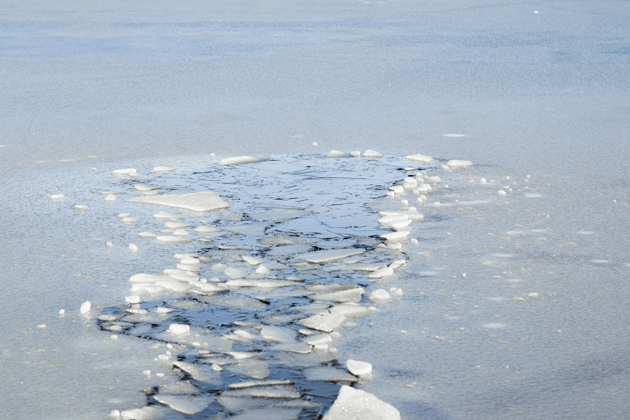 Minnesota Fisherman Pulls Ice Fishing House Off Melting Lake (Video)