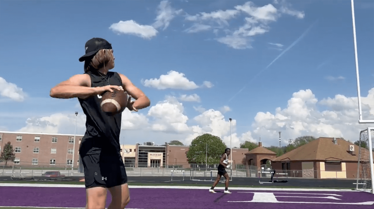 Ambidextrous QB Mikey Gow Throws Absolute Lasers With Both Arms