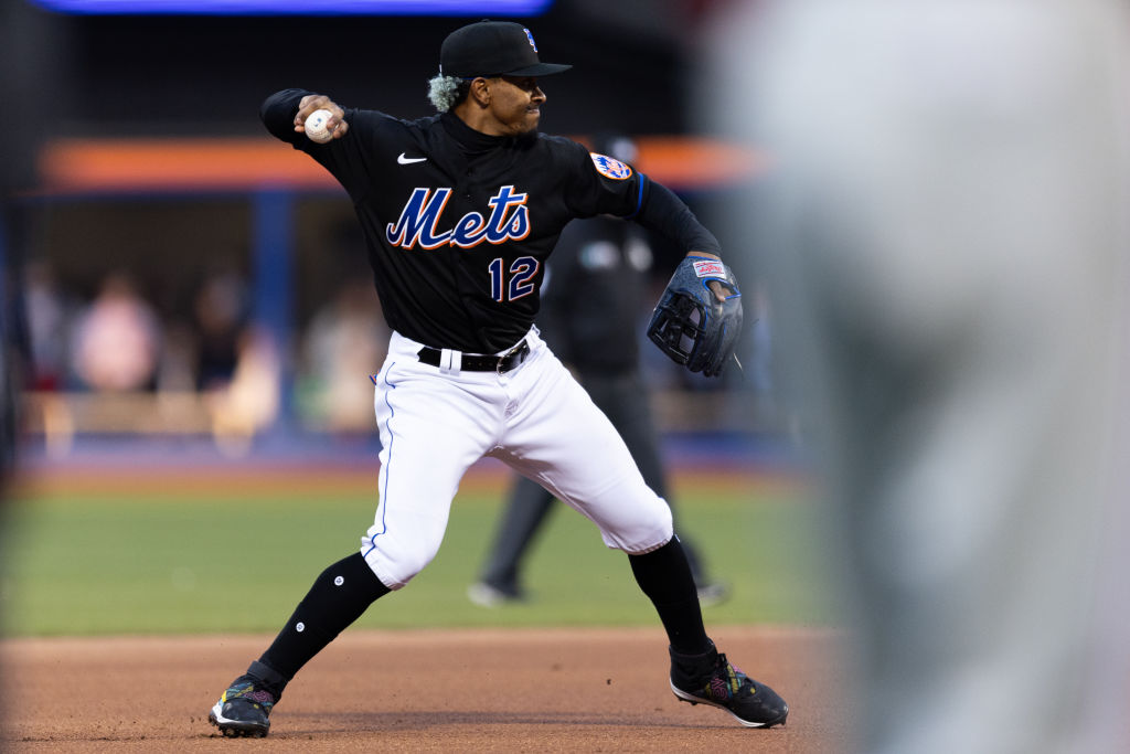 New York Mets Star Effortlessly Turns Double Play During Interview