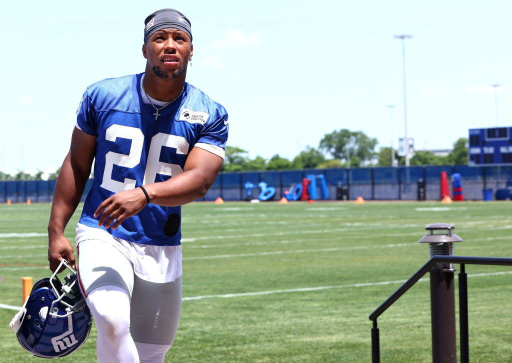 Saquon Barkley Makes Awesome One-Handed Catch At Training Camp