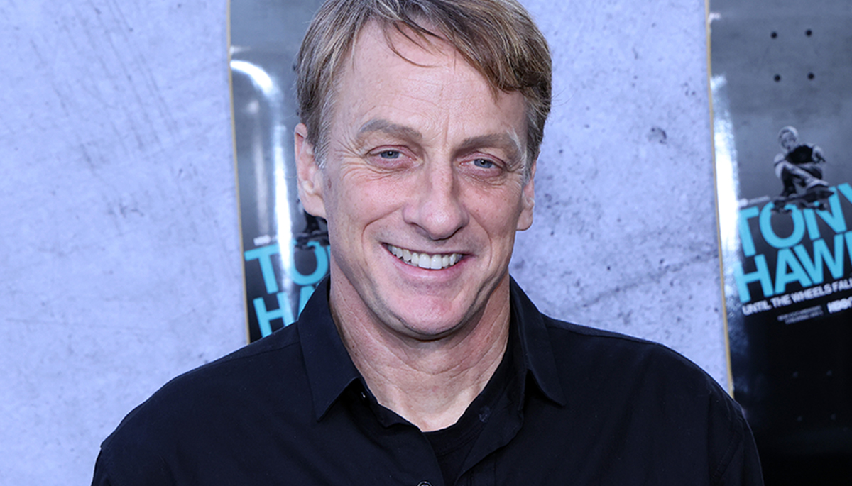 Tony Hawk Joins Goldfinger To Sing 'Superman' In Front Of Joyous Crowd