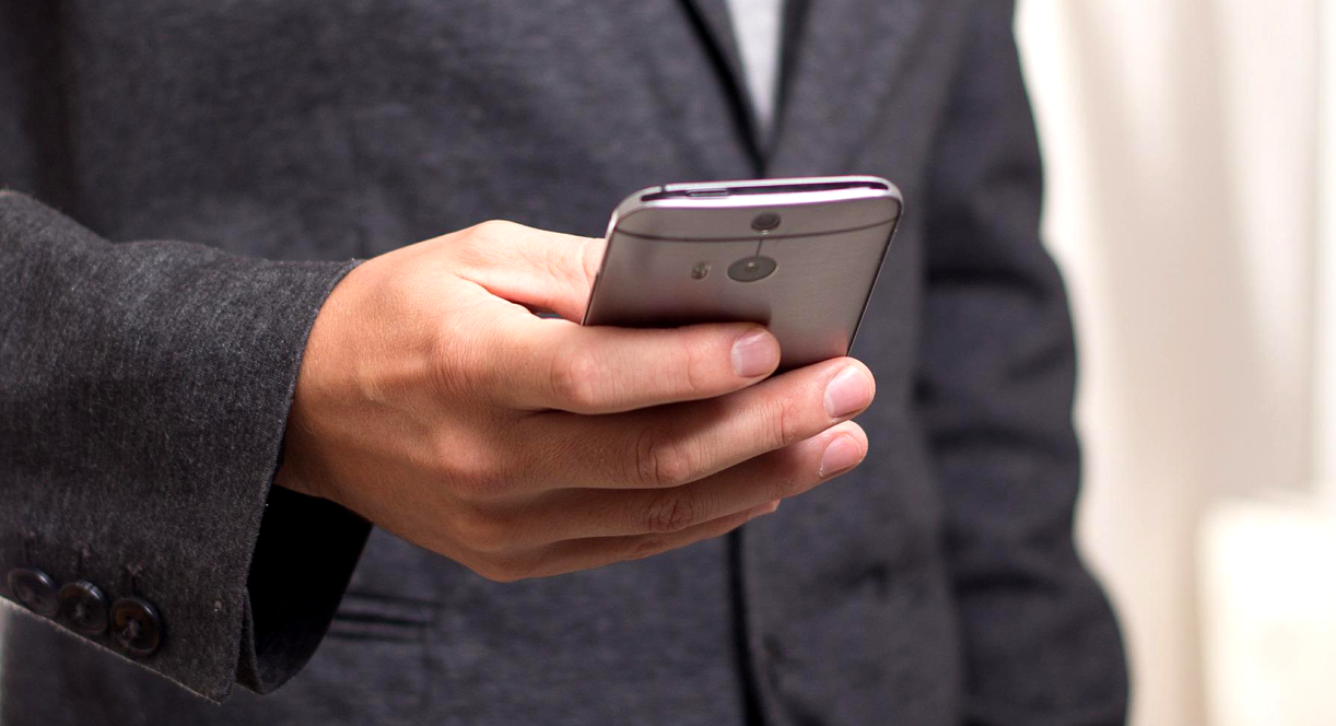 Your Smartphone Will Be Able To Recognize You Just By How You Hold It