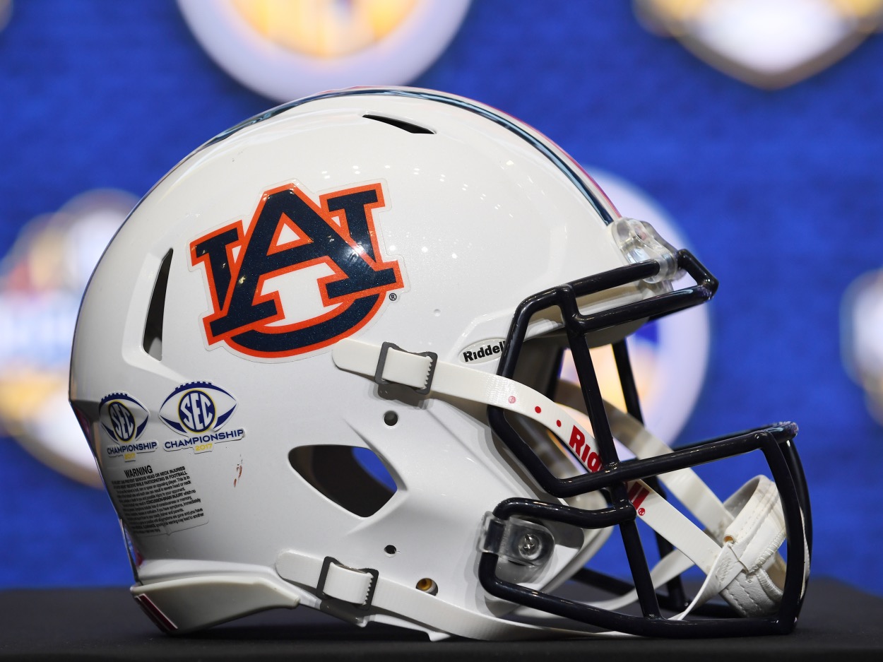 Auburn Football Players Show They Can Slam Dunk Better Than Most