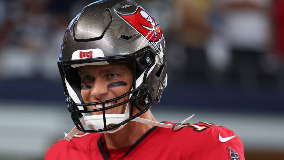 Throwing Guru Claims He Convinced Belichick Not To Trade Tom Brady