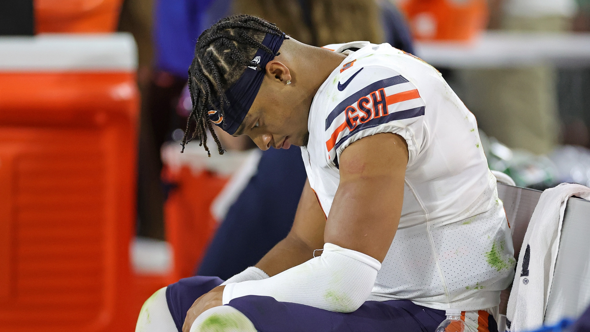 Justin Fields Issues Weak Apology To Angry Chicago Bears Fans
