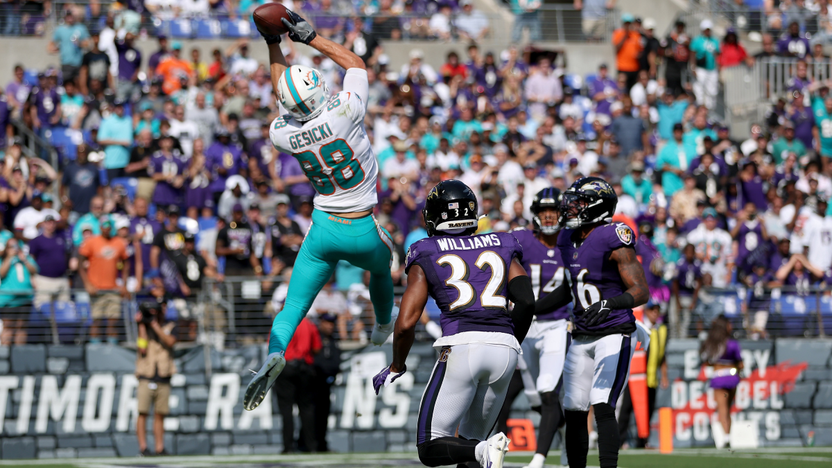 Internet Roasts Mike Gesicki For Awful 'Griddy' Celebration