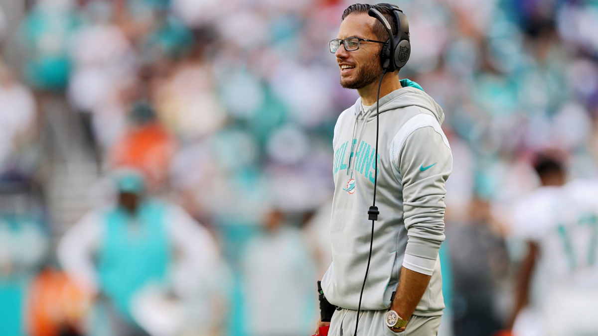 Mike McDaniel's Sly Response To Combat Spy Filming Dolphins Practice