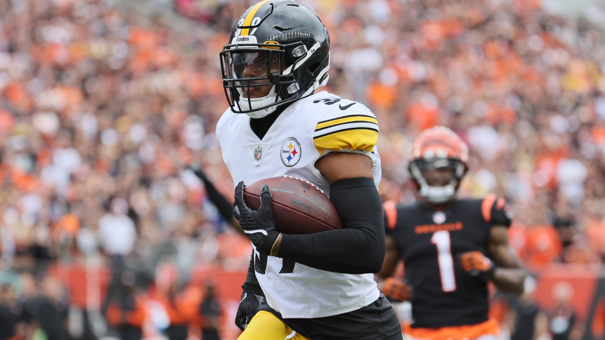 Photo Of Ja'Marr Chase Flipping Off Minkah Fitzpatrick Going Viral