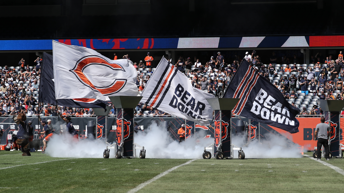 Fans React to Awful Field Conditions At Bear' Soldier Field