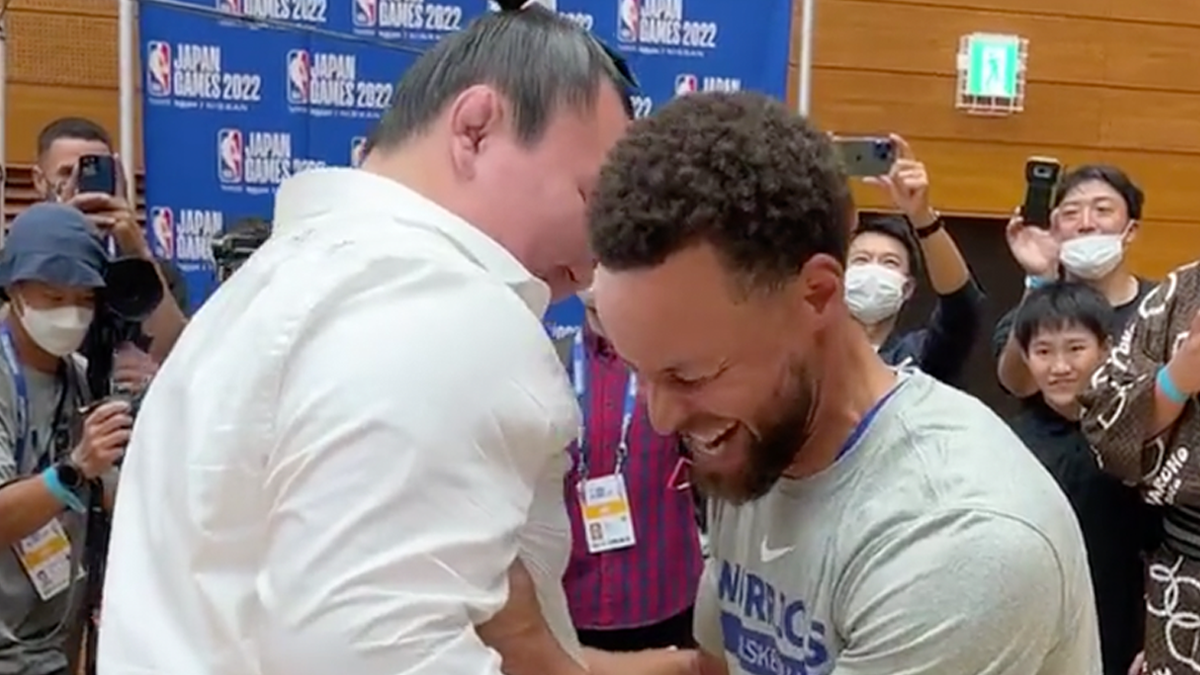 Steph Curry And Klay Thompson Outmatched By Sumo Wrestler In Japan