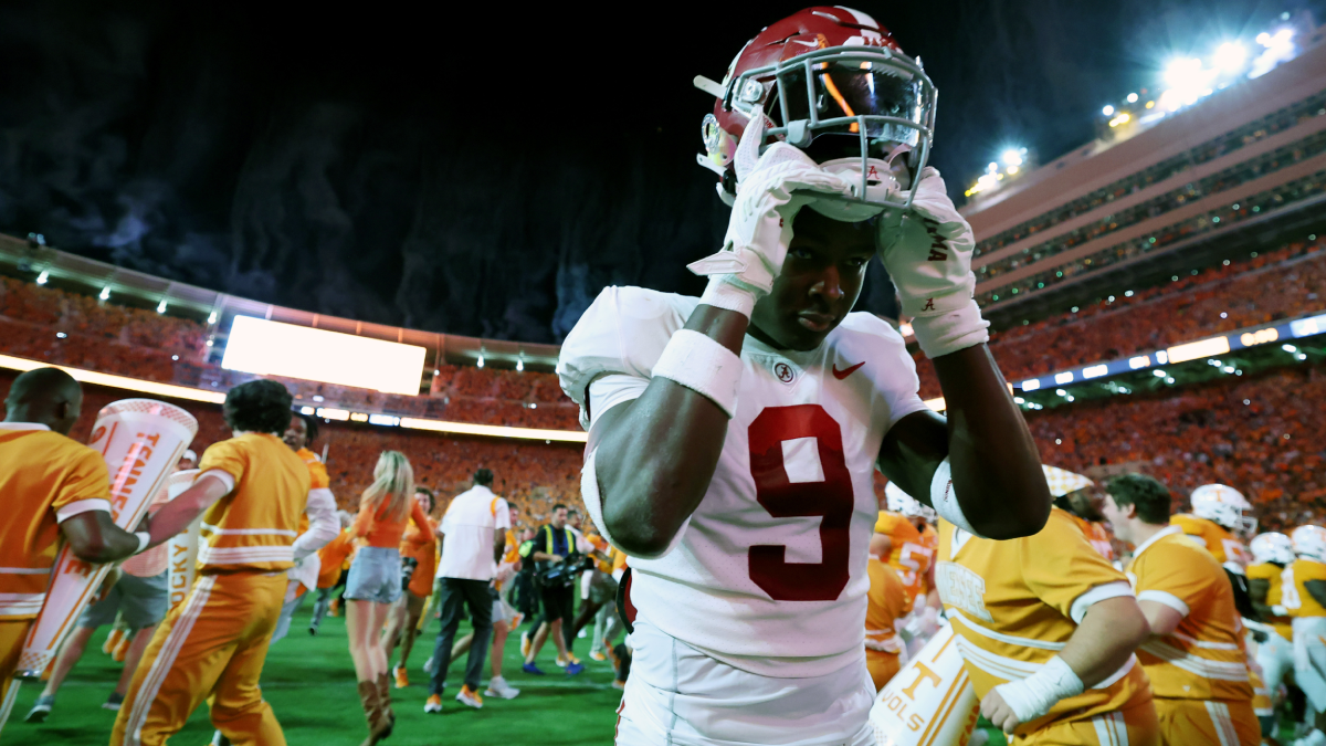 Alabama Fans Stay Salty, Accuse Refs Of Celebrating Tennessee TDs