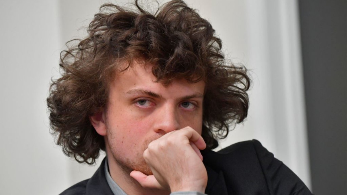 Alleged Chess Cheater Gets Full Body Scan Before Match