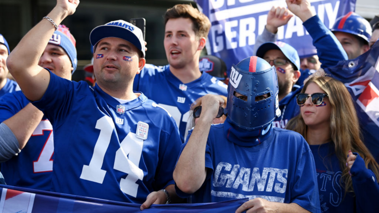 British NY Giants Fans Have Vulgar Chant For Packers During London Game ...