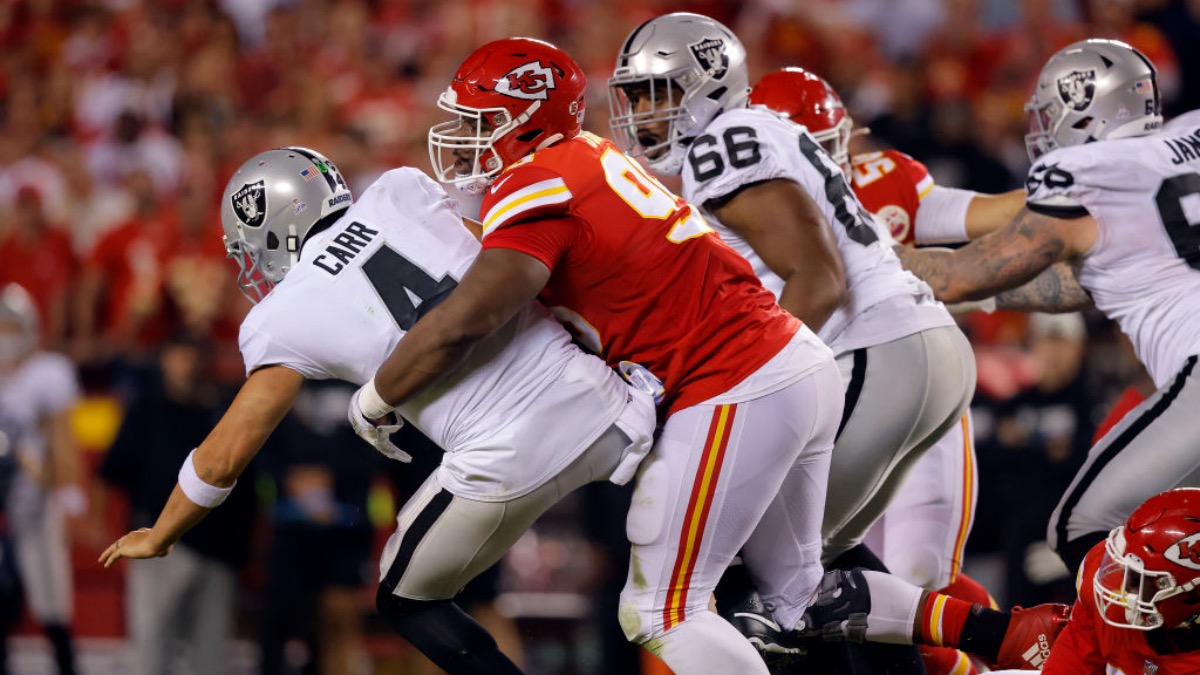 Even Derek Carr Thought Roughing Call Against Chiefs Was Bad