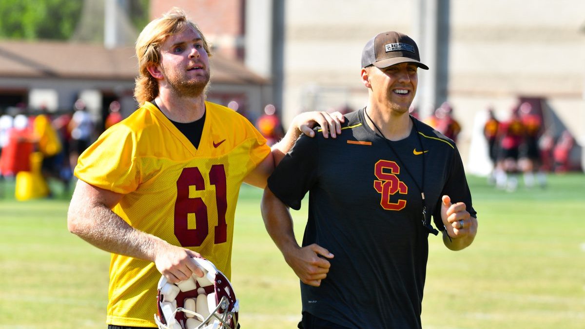 Blind Former USC Player Roasts Awful TNF Game In Hilarious Tweet