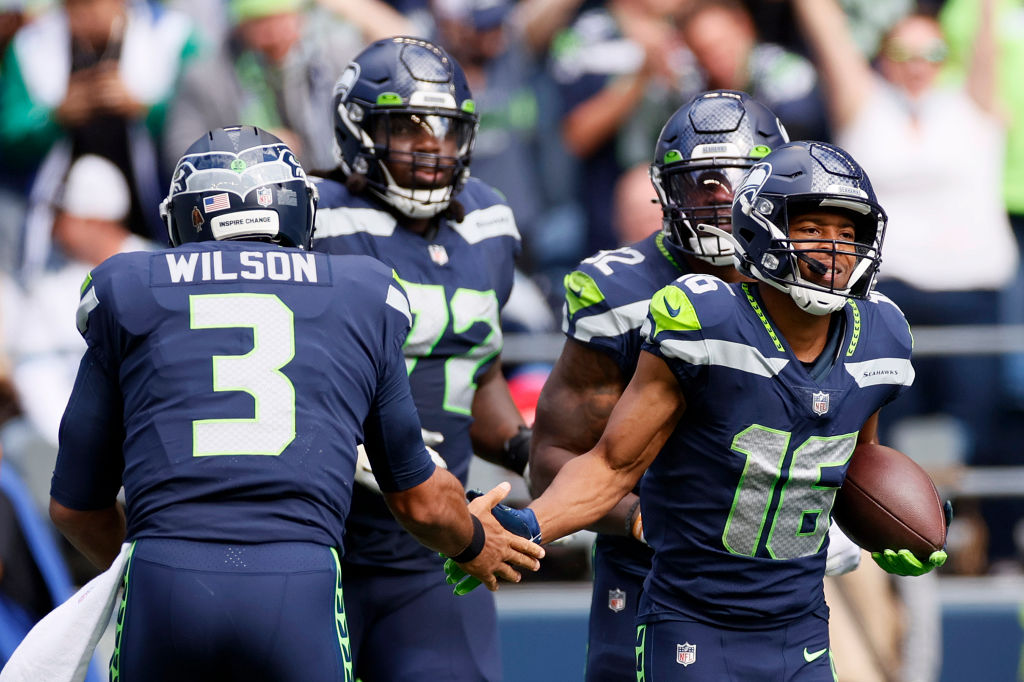 Fans Believe Seahawks Tyler Lockett Took A Vicious Shot At Russell ...