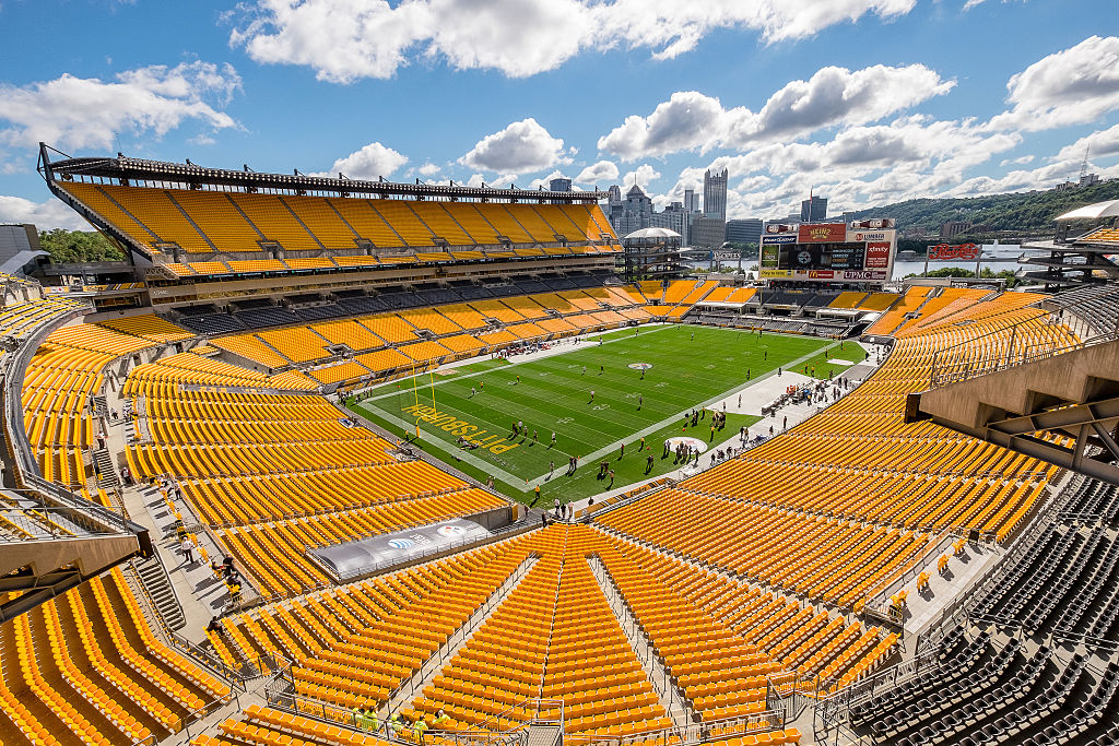 Fan Dies After Falling From Escalator At Steelers Game - BroBible