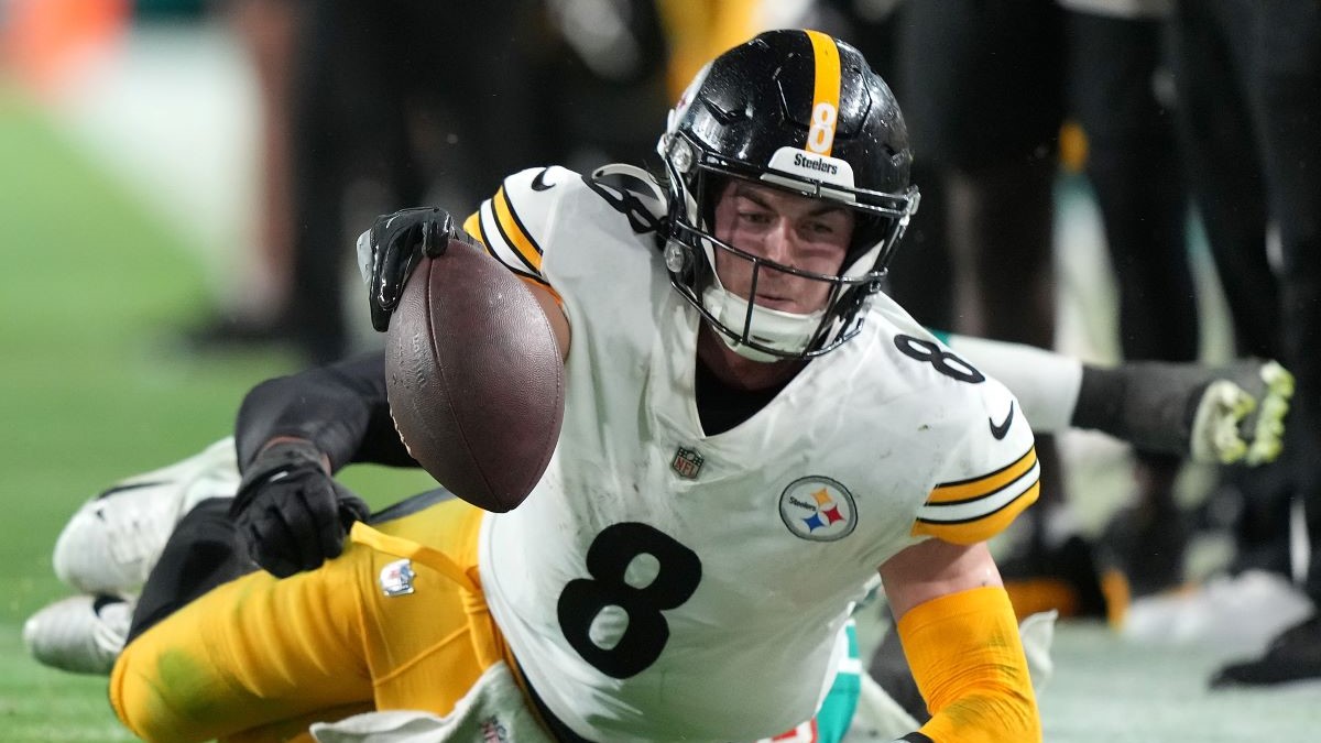 Steelers Fans Are Already Turning On Kenny Pickett After Awful INTs