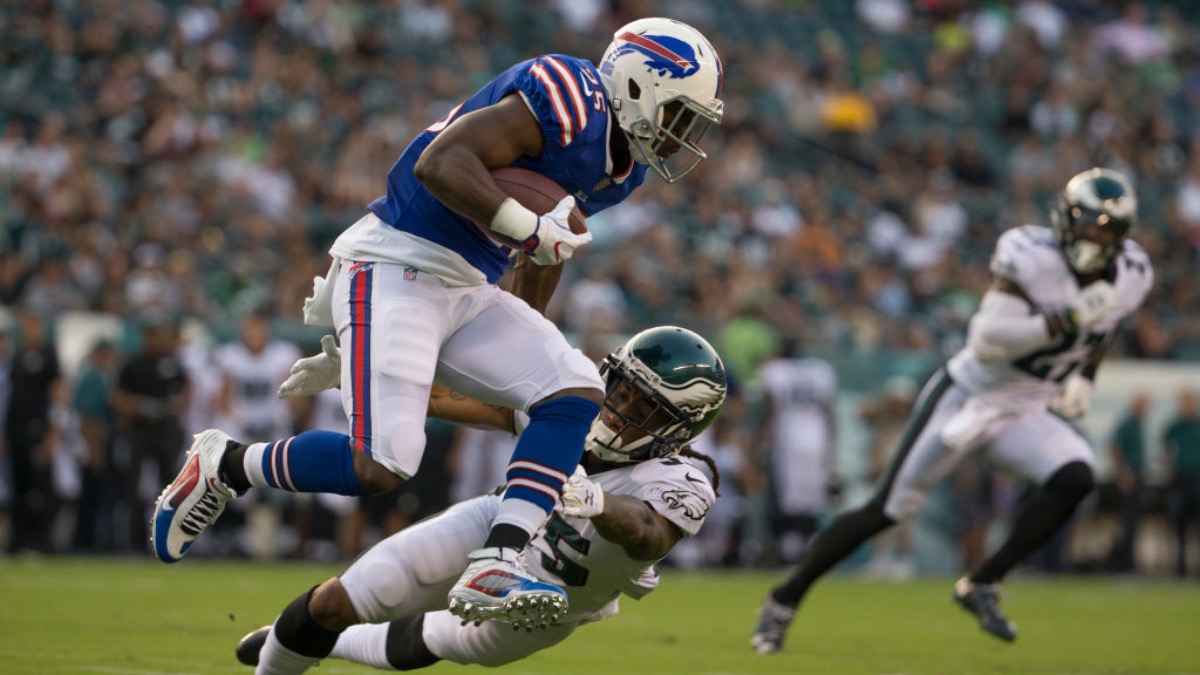LeSean McCoy Has Wild Message About Dallas Cowboys QB Controversy