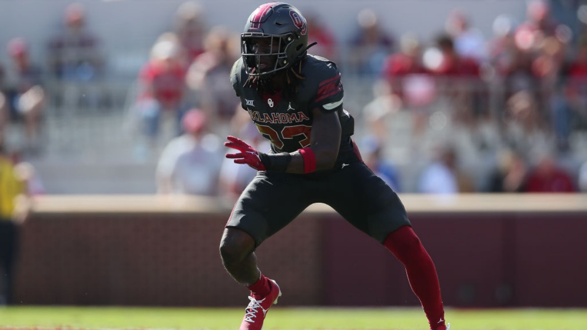 Oklahoma Defender Makes Ridiculous 1-Handed Interception