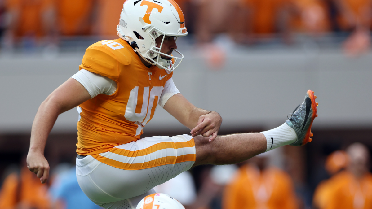 Slo-Mo Video Shows Alabama Player Tipping Game-Winning FG Vs. Vols