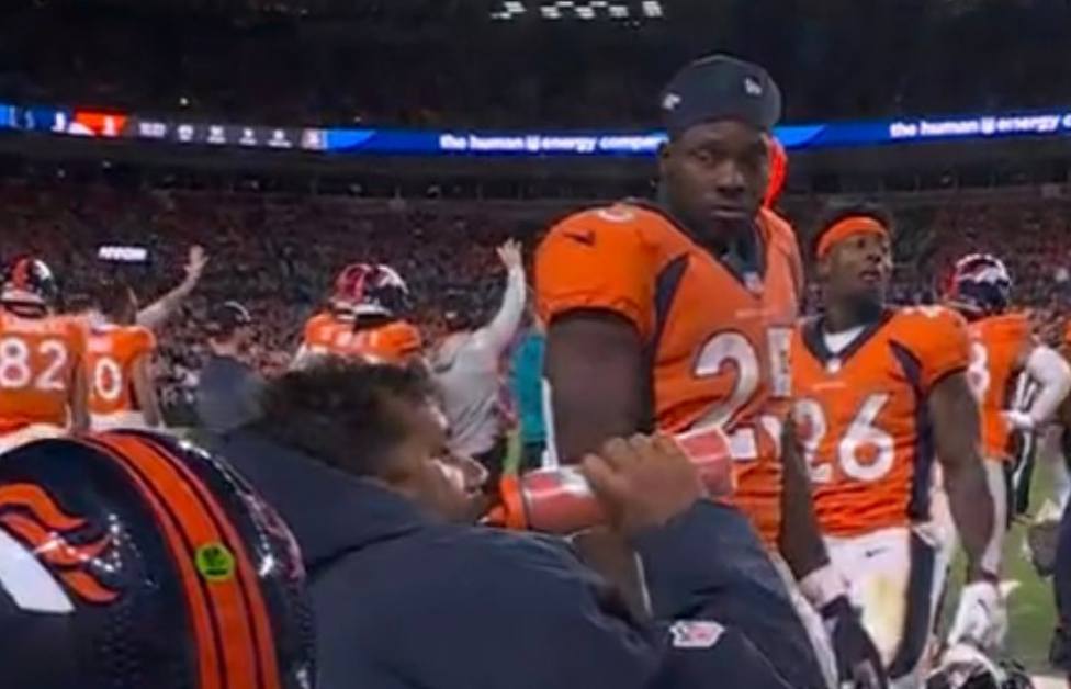 Russell Wilson's Teammate Gives Russ The Stink Eye And Goes Viral ...