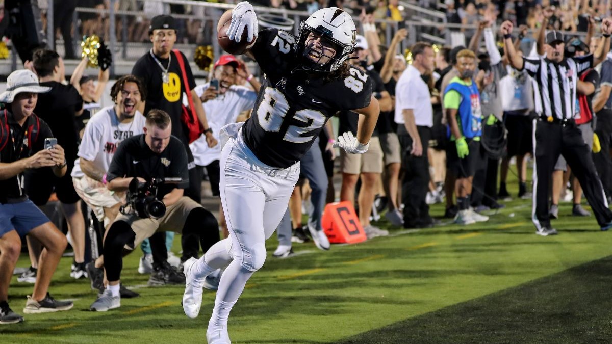 UCF Tight End Makes One Of Best Catches You'll Ever See To Beat USF