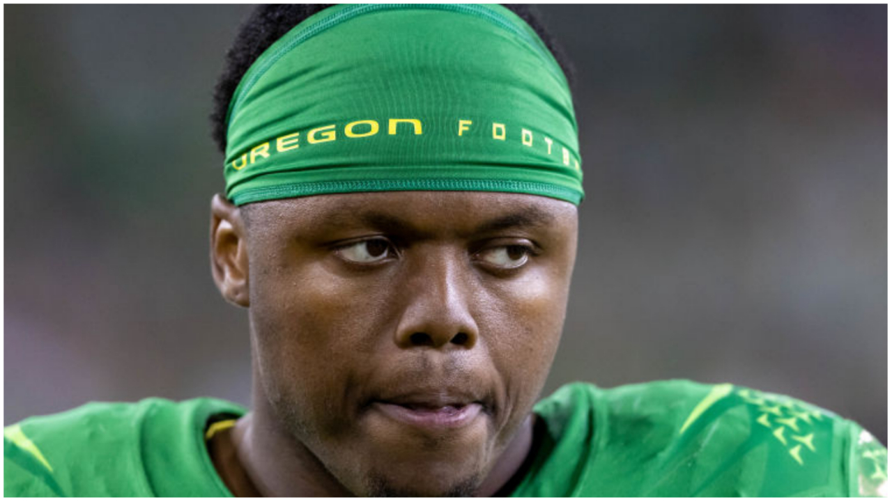 Oregon Player Punches Oregon State Fan In The Head On Field After Loss ...