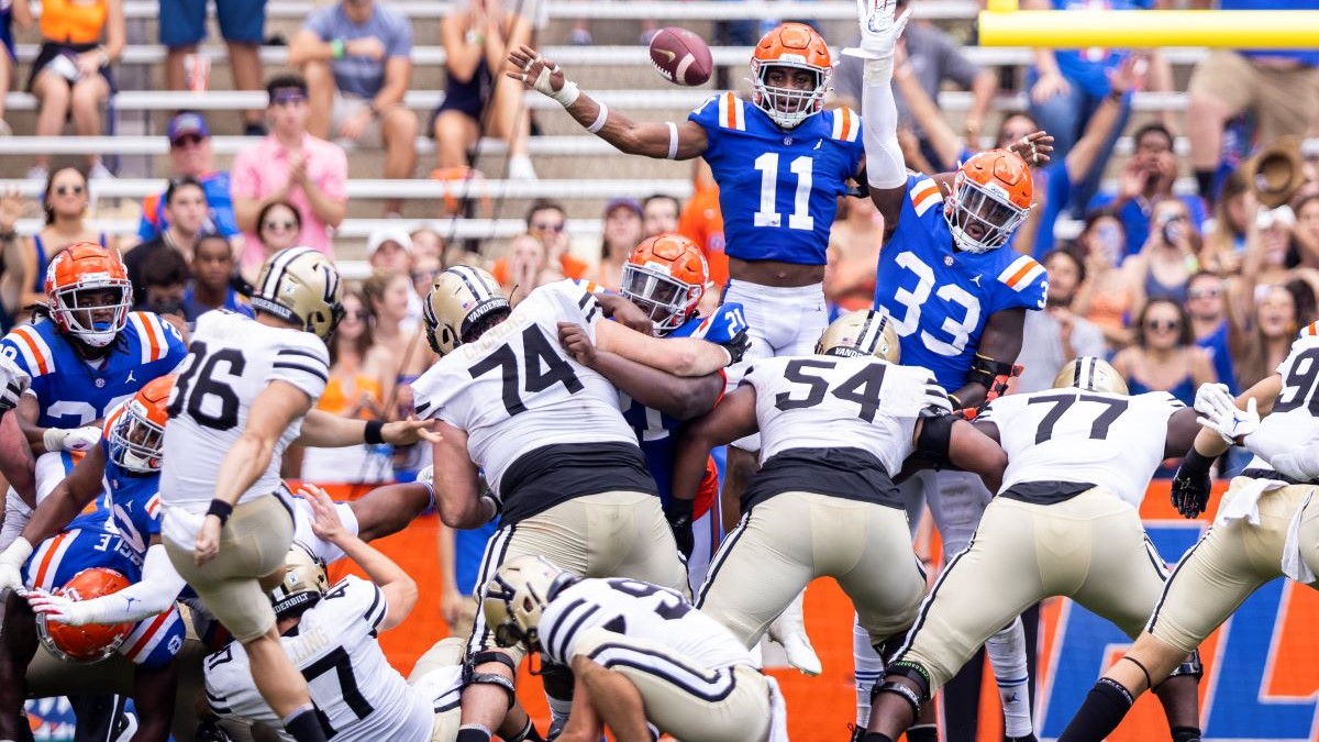 Florida Fans Melt Down After Gators Allow TD To Vandy Long Snapper
