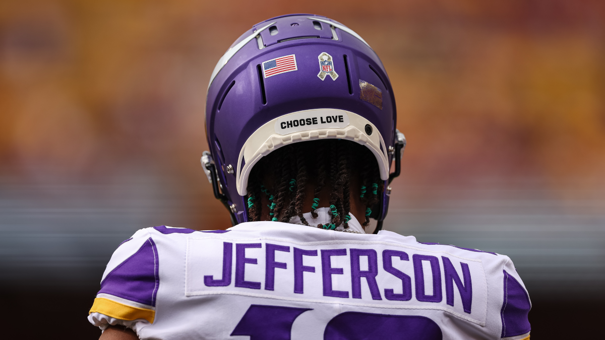 Fans Rank Justin Jefferson's Ridiculous One-Handed Catch