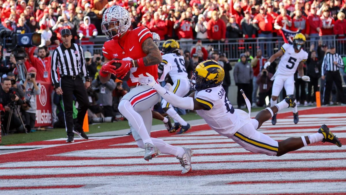 Weird Fan At Ohio State-Michigan Game Has Both Fan Bases Furious