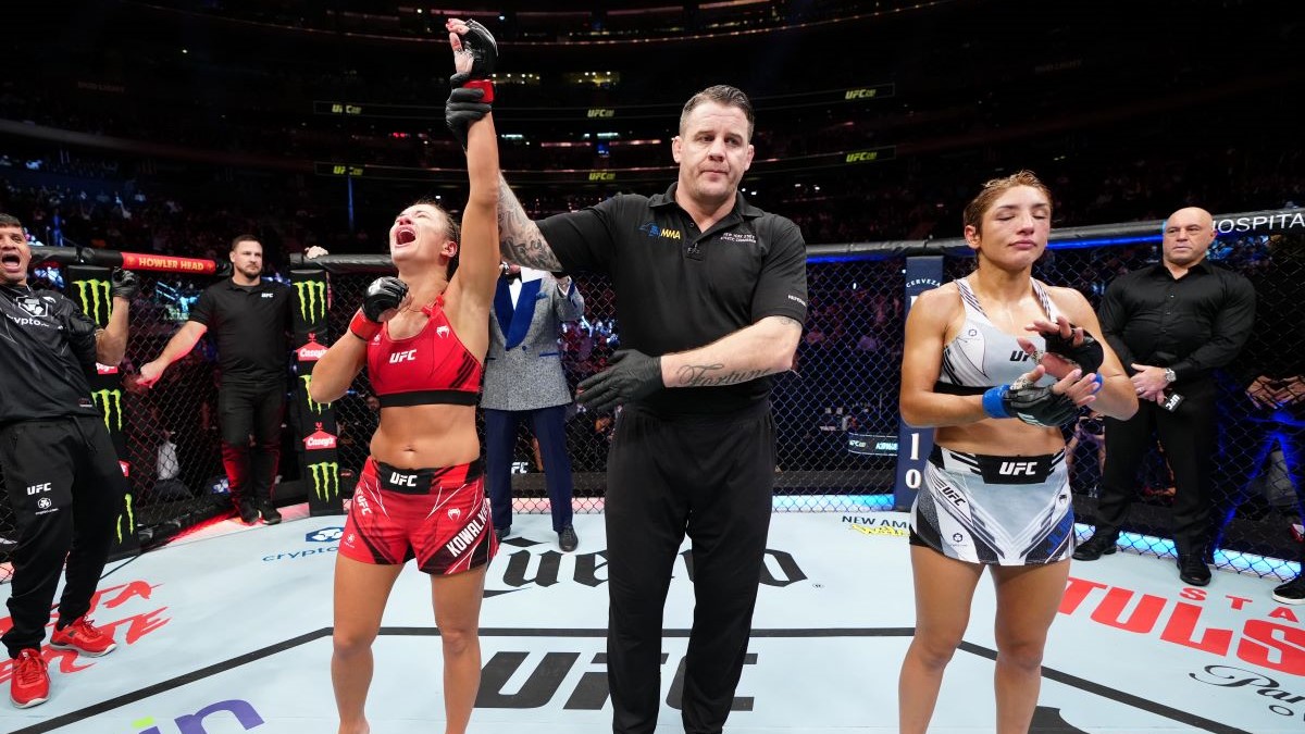 UFC 281 Judges Appear To Change Scores While Decision Is Being Read