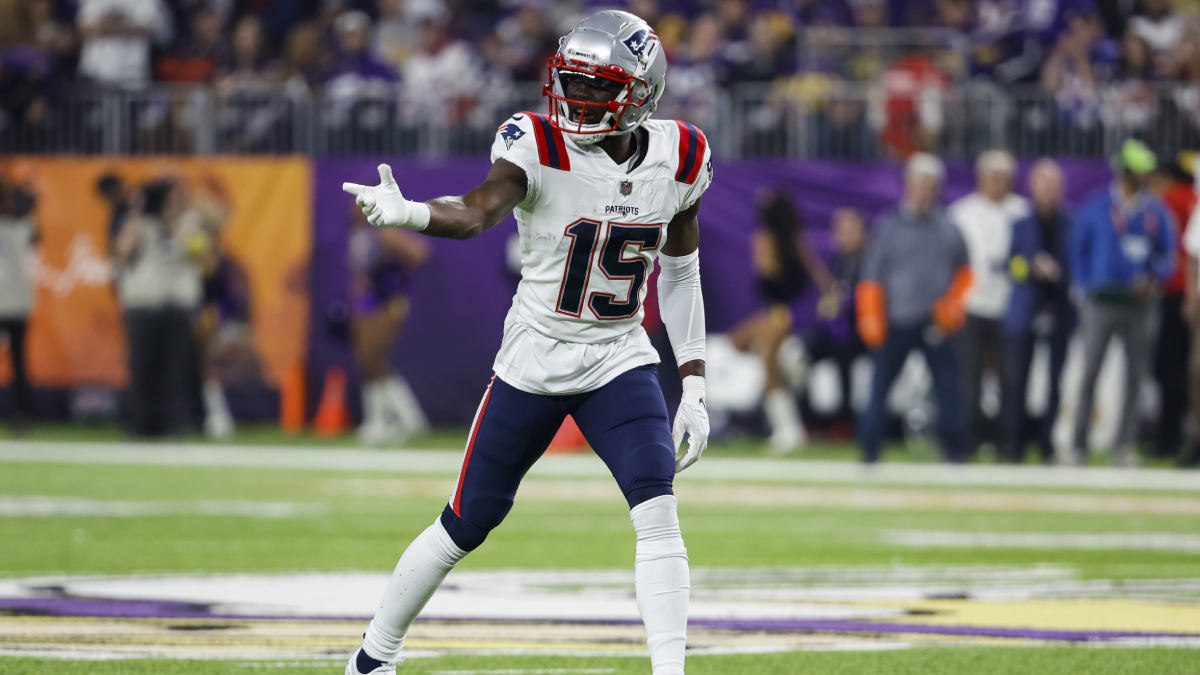 Patriots WR Stops Play After Seeing Teammate With Concussion