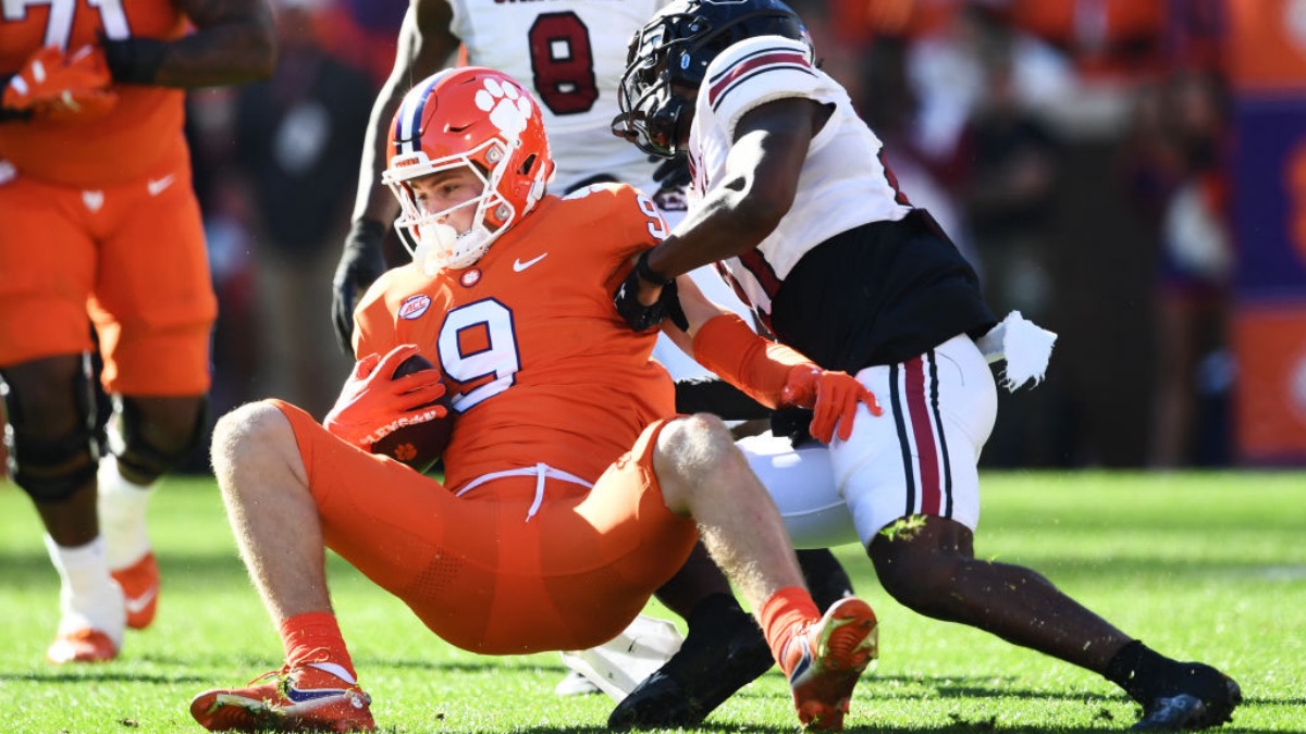 South Carolina Fan Incredibly Trolls Clemson At Orange Bowl