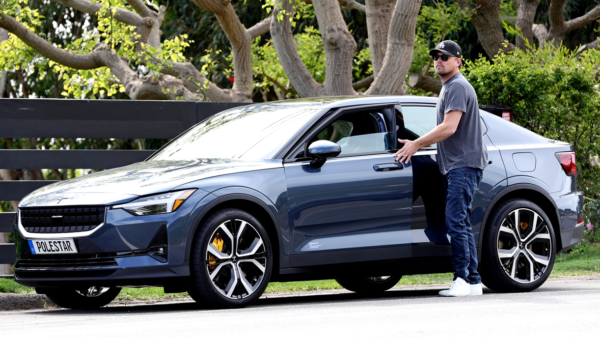 Leonardo DiCaprio Hangs Out With 23-Year-Old Model Victoria Lamas