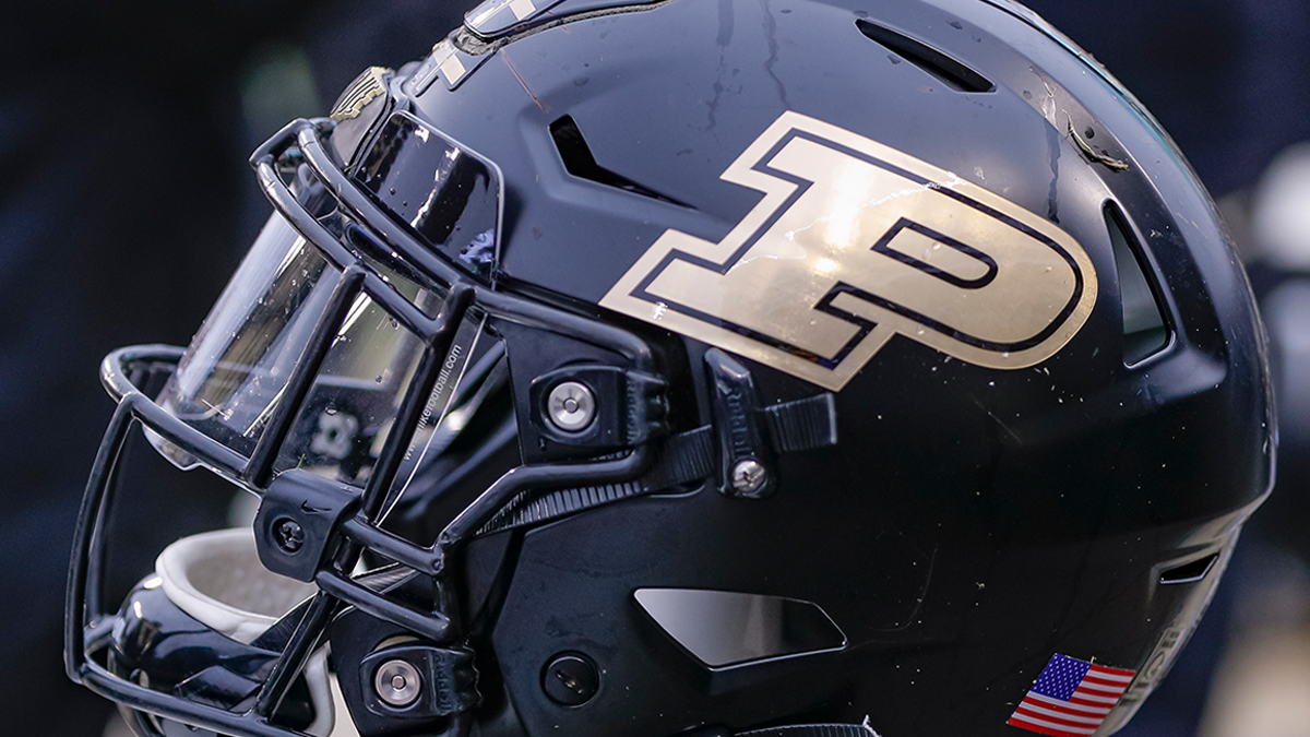 Ryan Walters Surprises Purdue RB Devin Mockobee With Scholarship