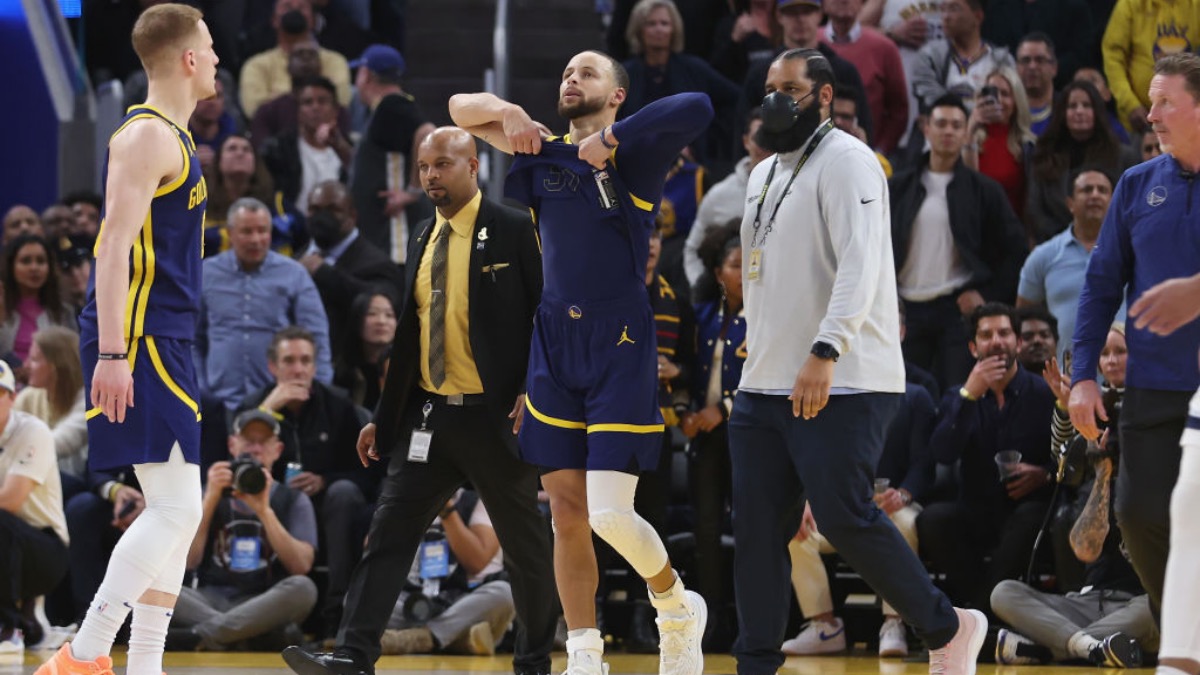 Steph Curry's Frustration With A Teammate Got Him Ejected Vs. Grizzlies