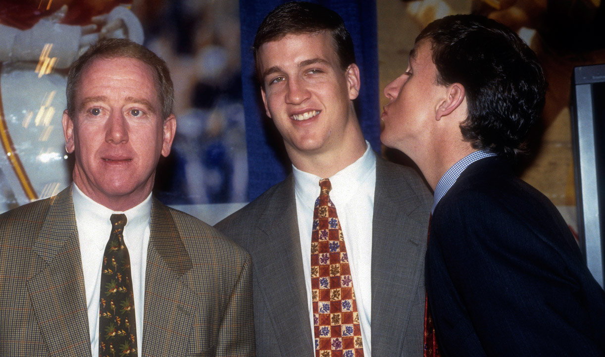 Eli Manning Hilariously Roasts Peyton, Saying He'd Be A Terrible Coach
